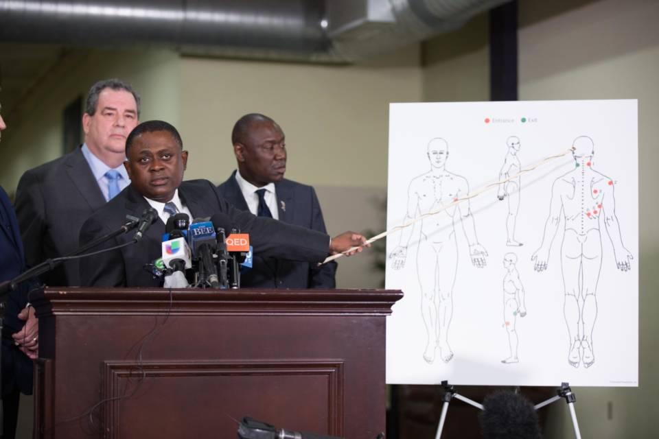Dueling Autopsies Stir Controversy Over Sacramento Police Shooting of ...