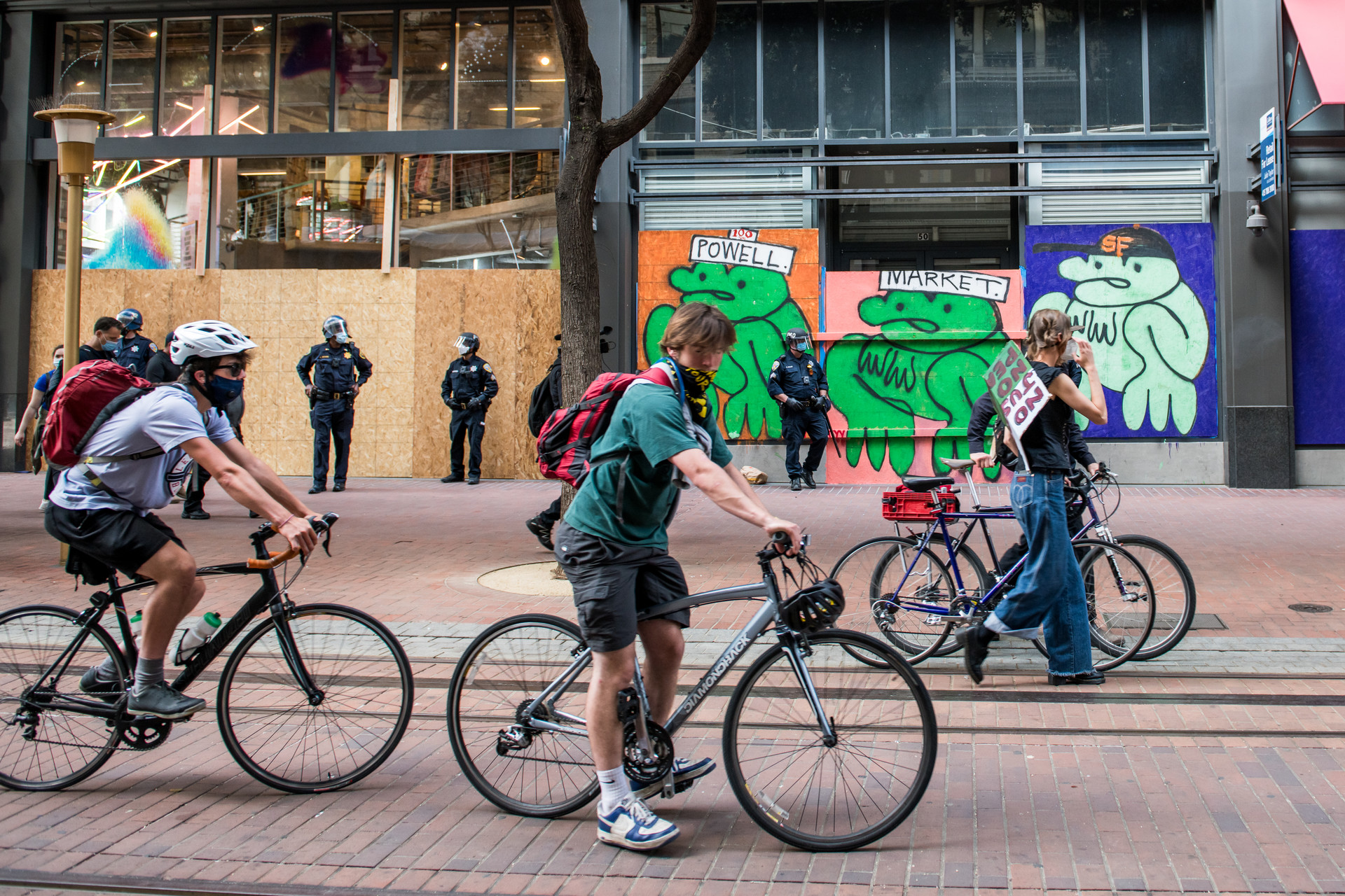 Photos: Oakland and San Francisco Bike, Drive and Walk in Protest | KQED