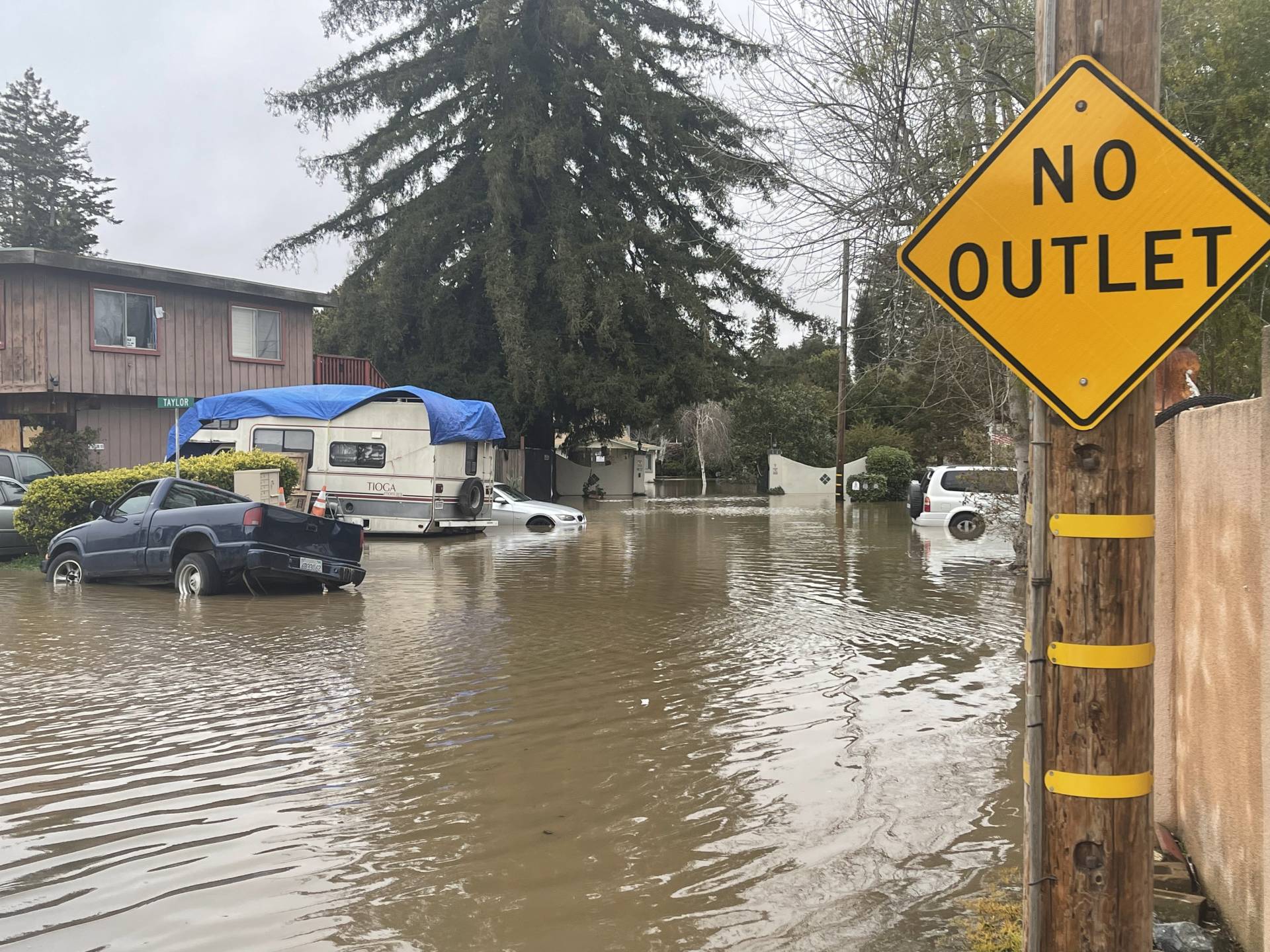 Breached Levee Floods Pajaro River Valley, Engulfing Towns as ...
