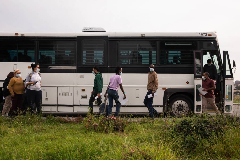 San Diego Migrant Center Overwhelmed, Border Patrol Resumes Street ...