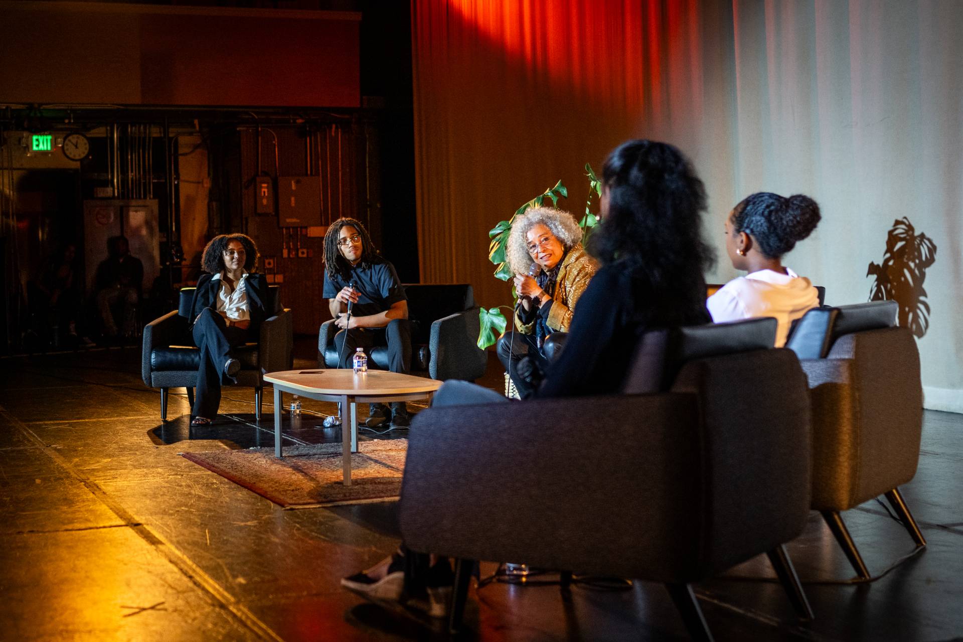 Angela Davis and Black Student Leaders Talk Social Justice at Alameda ...