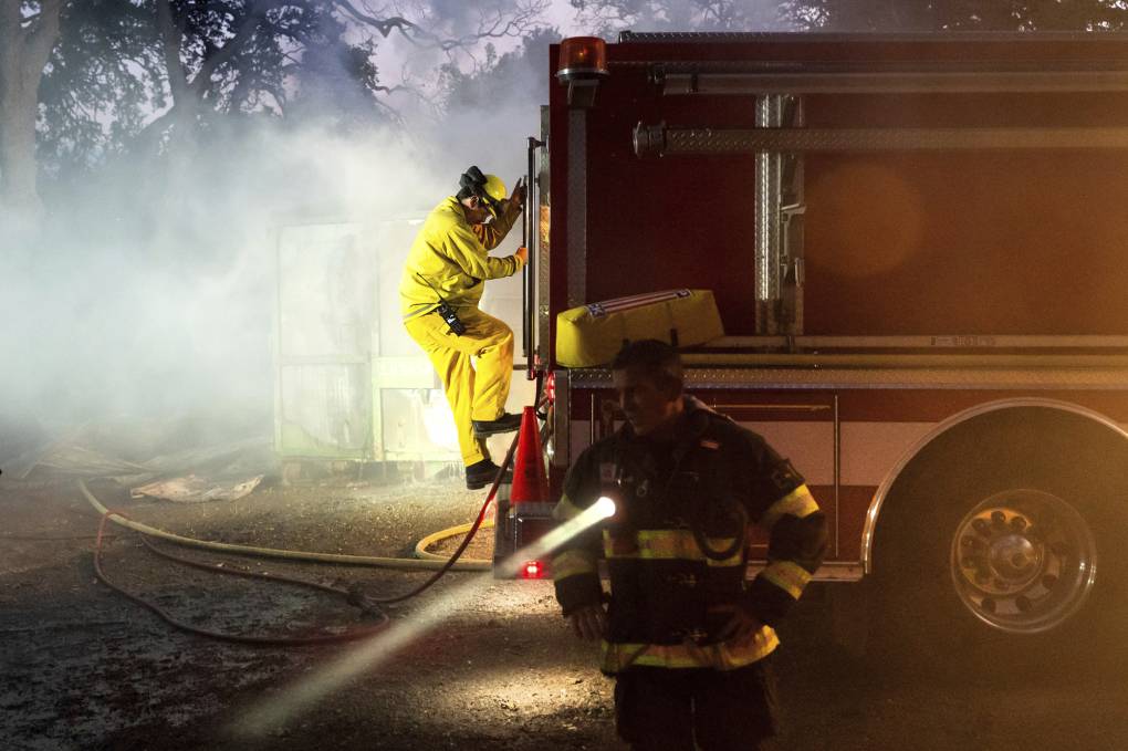 Hundreds Battle Sonoma County Fire as Evacuation Orders Remain in Place ...