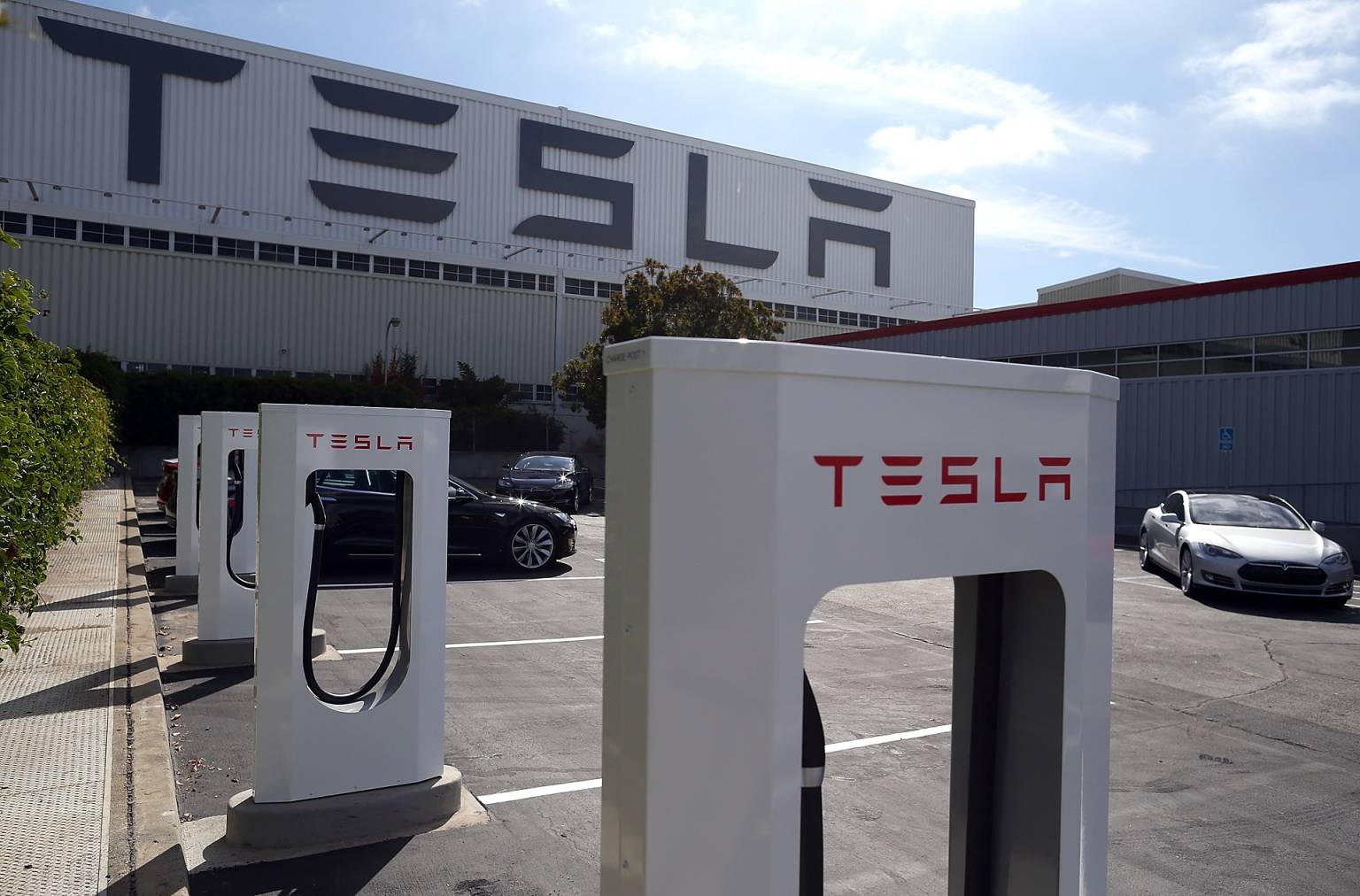 Tesla Dodges Class Action Case, Now Faces Hundreds of Individual Race ...