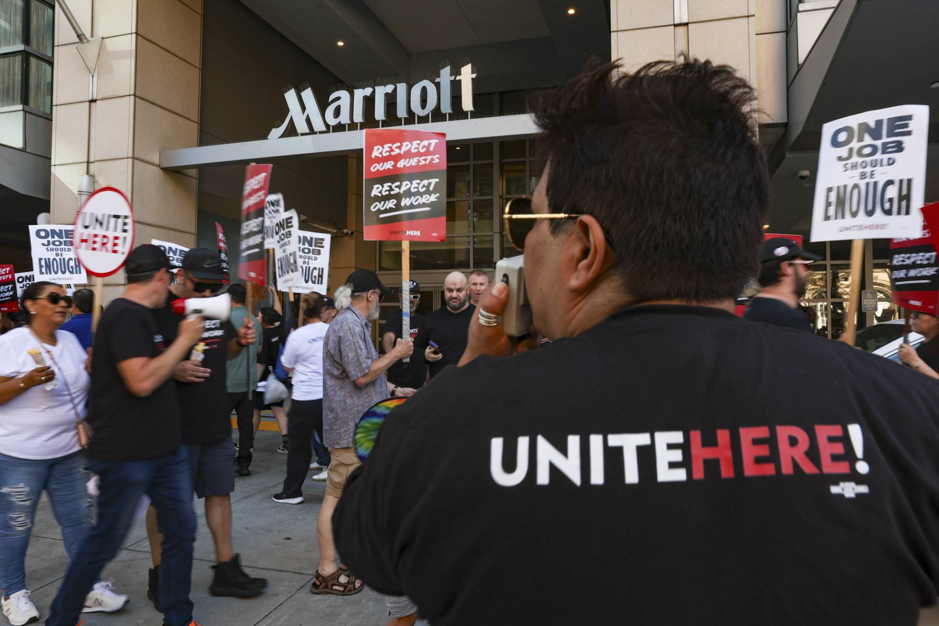 San José Hotel Workers Rally Downtown, Demanding Better Wages and ...