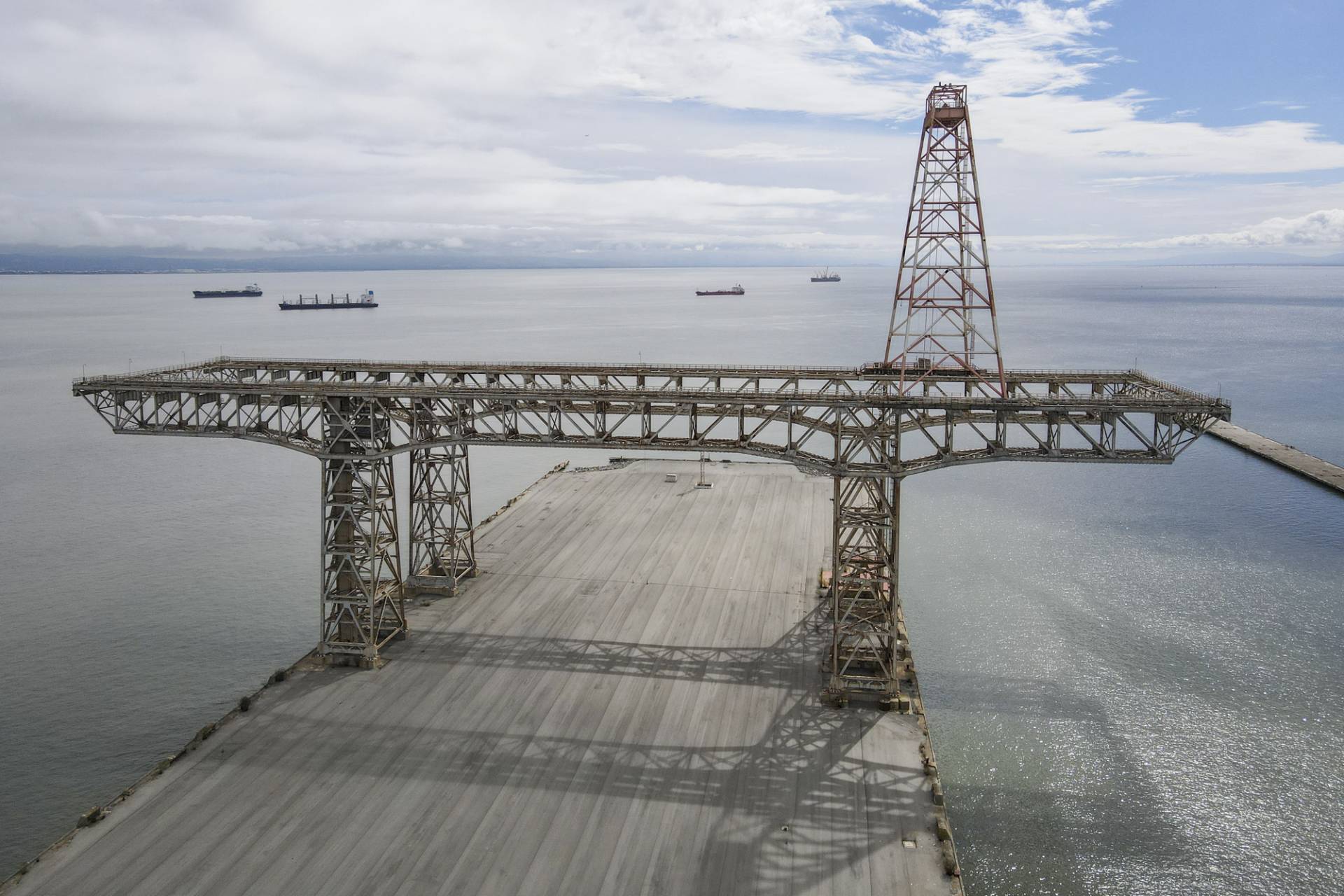 The Hunters Point Crane's Legacy Is Both Majestic and Troubling | KQED