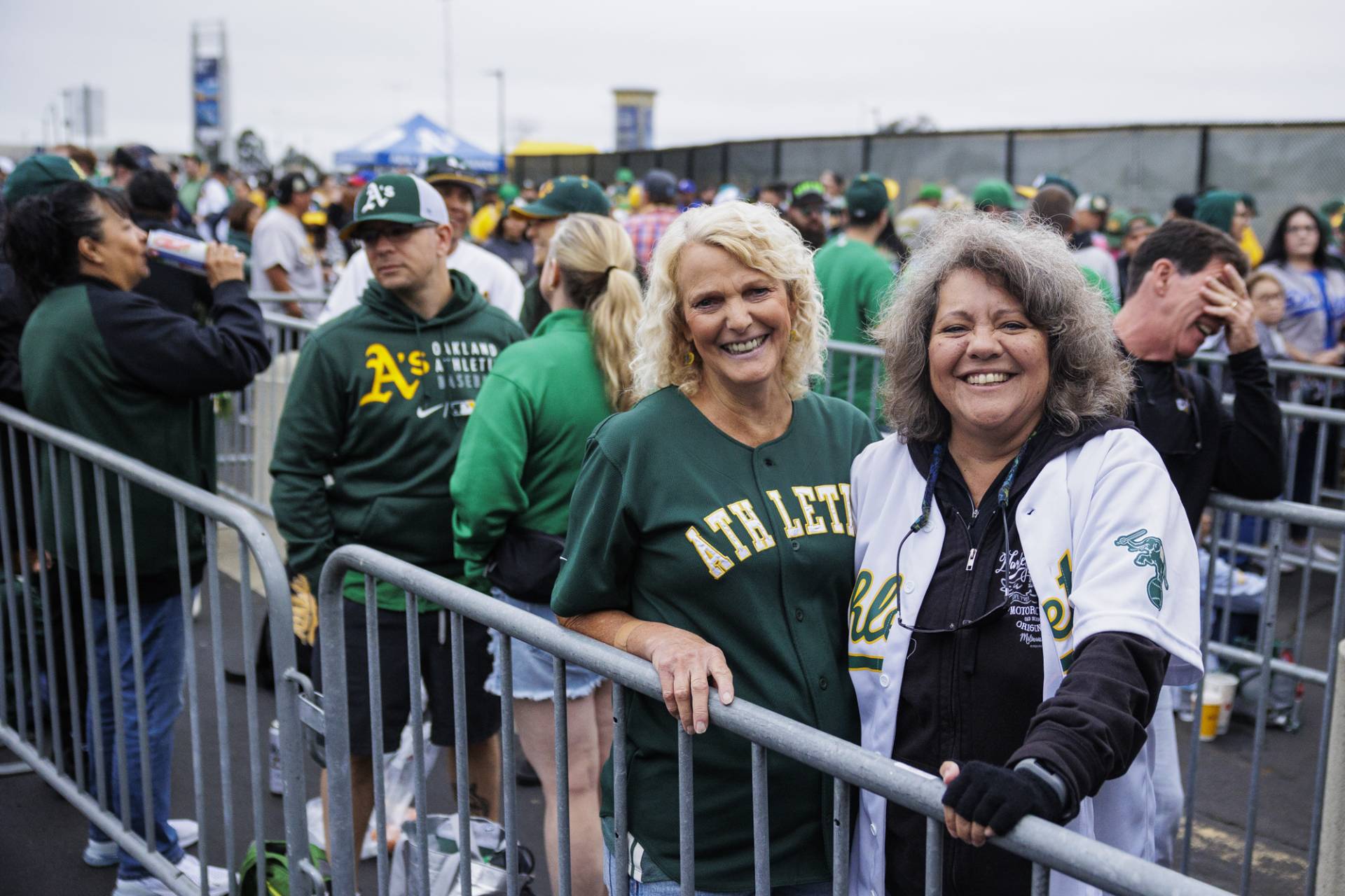 Photos: Fans Flood Coliseum to Bid Emotional Farewell to A's at Last ...