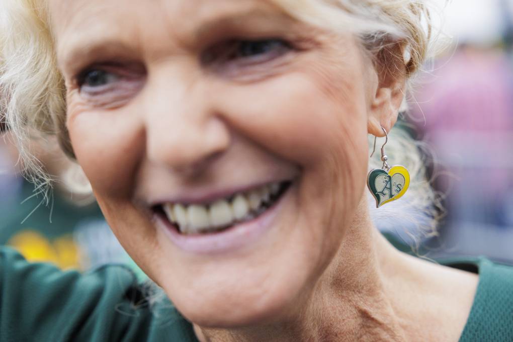 Photos: Fans Flood Coliseum to Bid Emotional Farewell to A's at Last ...