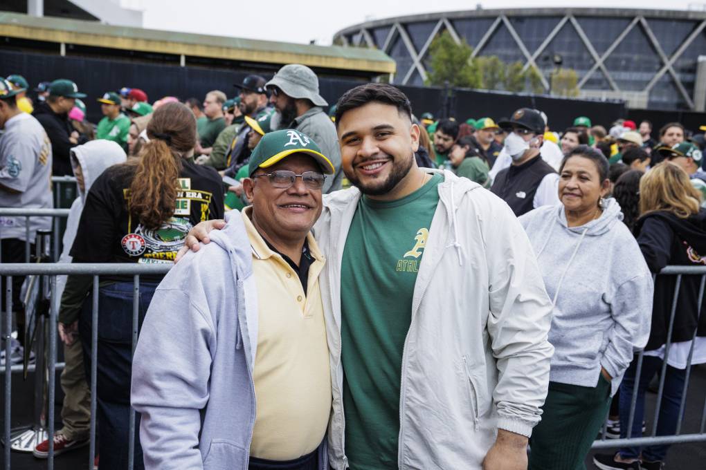Photos: Fans Flood Coliseum to Bid Emotional Farewell to A's at Last ...