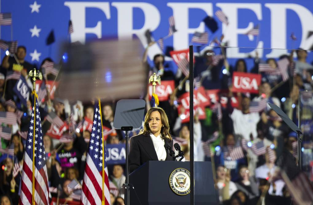 Harris Camp Deflated by Trump Lead With 3 Swing States Still Up for ...