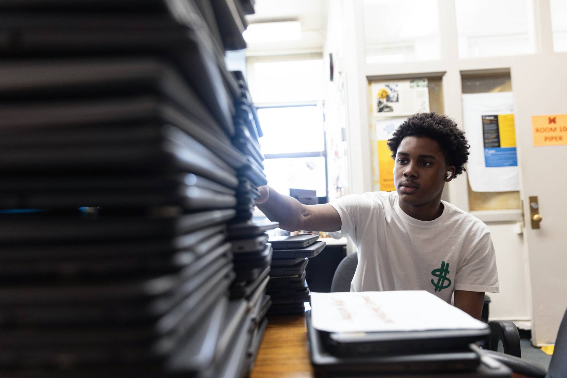 When Oakland Students’ Laptops Break, Their Peers Get Paid To Fix Them ...