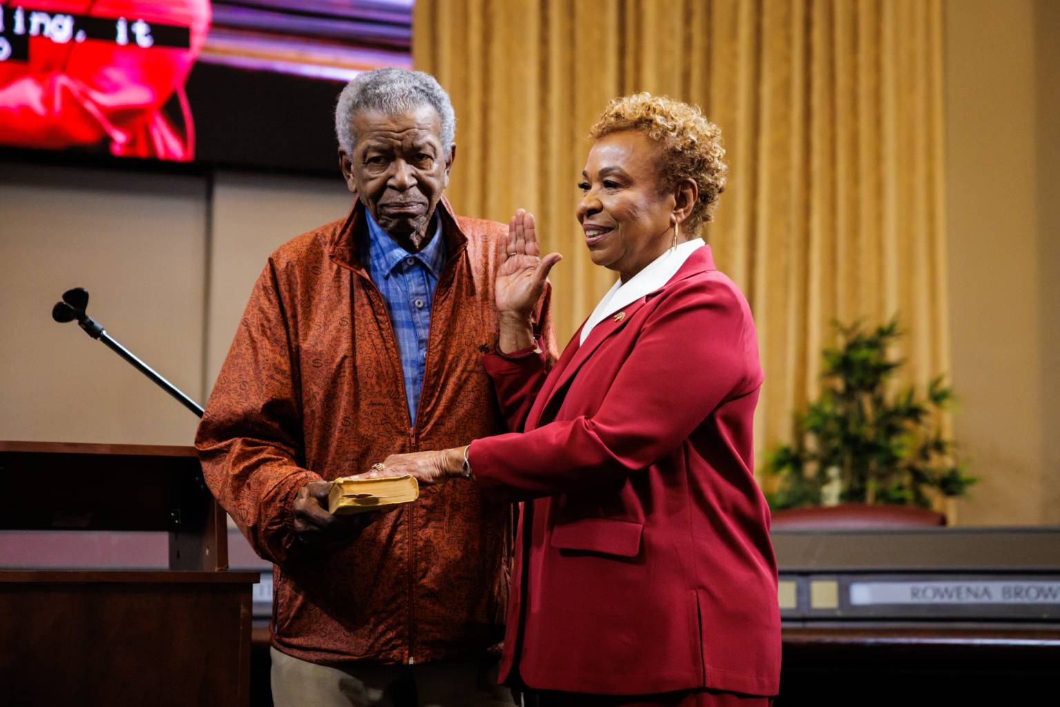 Barbara Lee, Sworn In as Oakland’s Mayor, Says ‘Today Marks a New Era ...