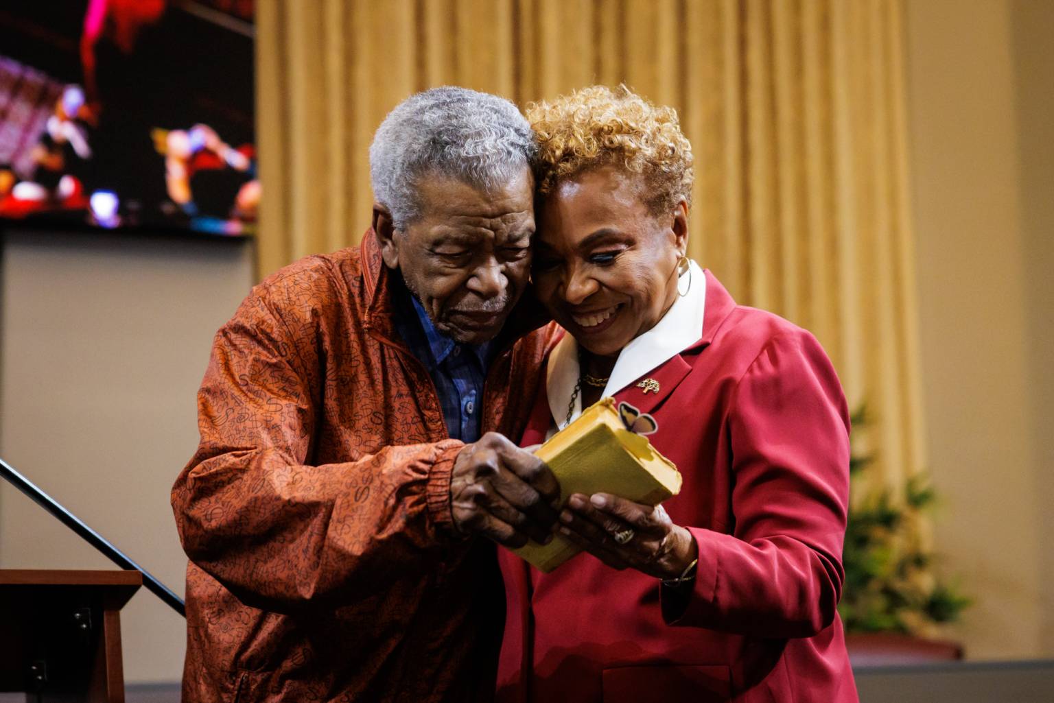 Barbara Lee, Sworn In as Oakland’s Mayor, Says ‘Today Marks a New Era ...
