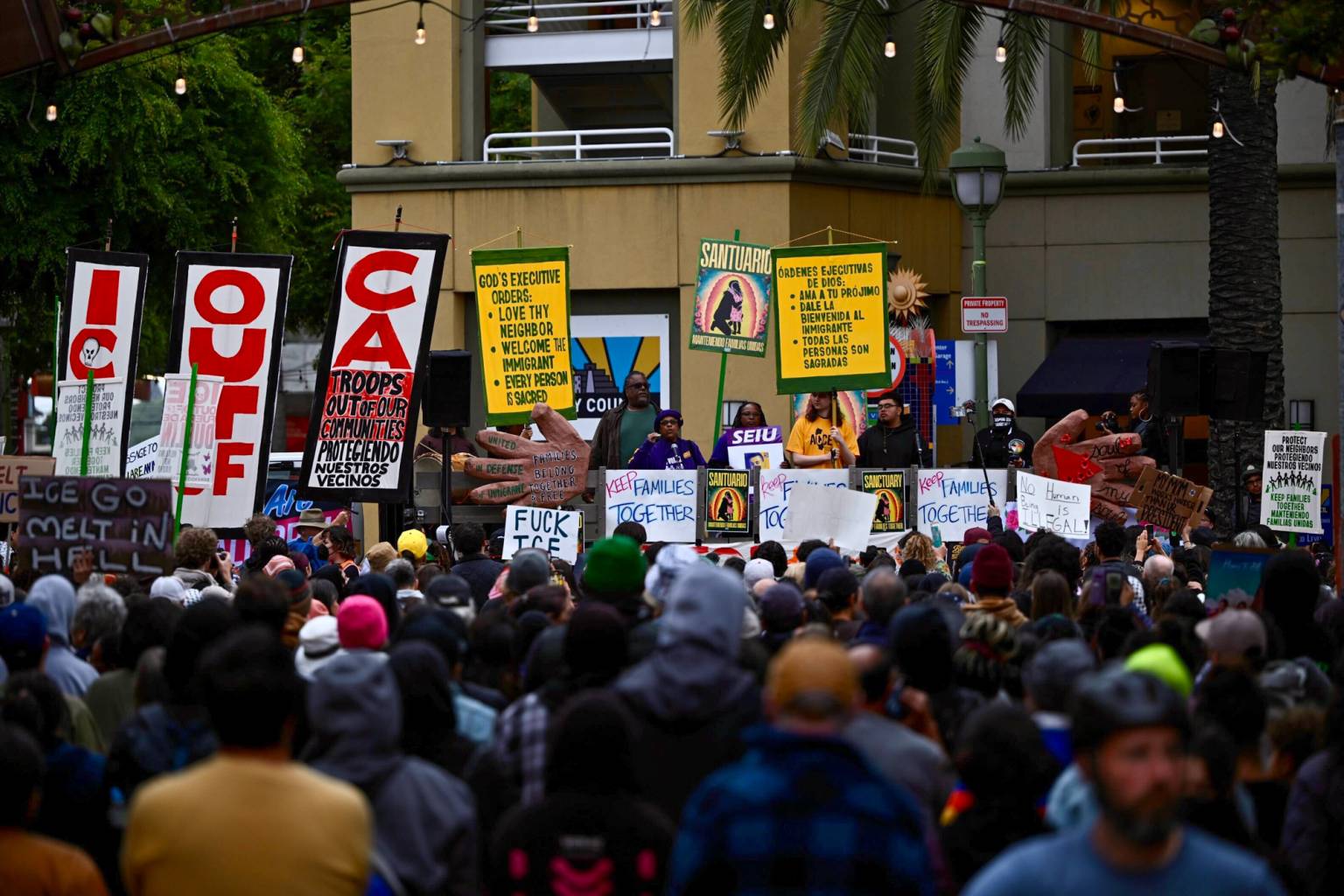 Hundreds Rally in Oakland to Protest ICE Raids, Support Immigrant ...