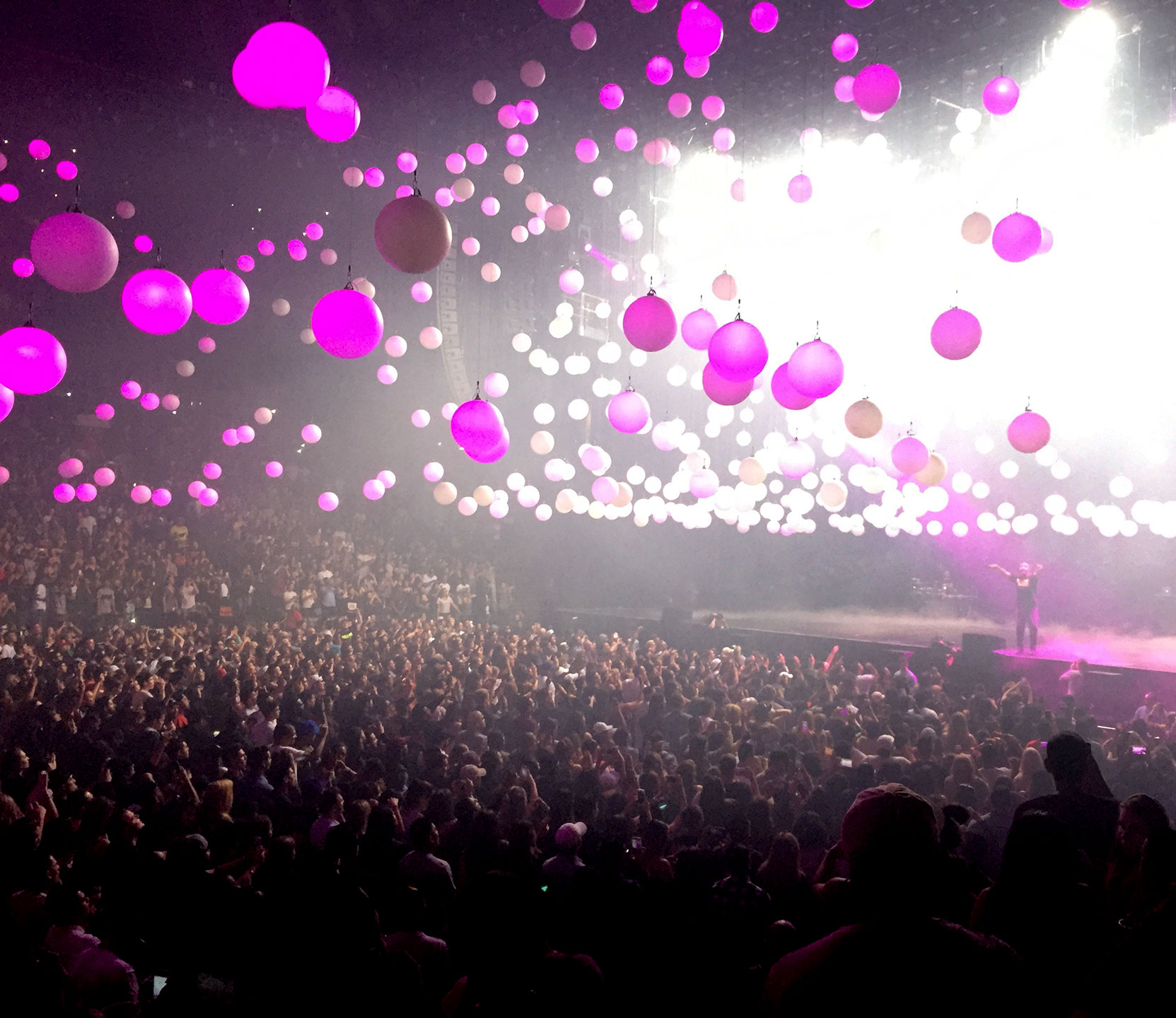 Live Review: Drake, On Top and More Exhausting than Ever, at Oracle ...