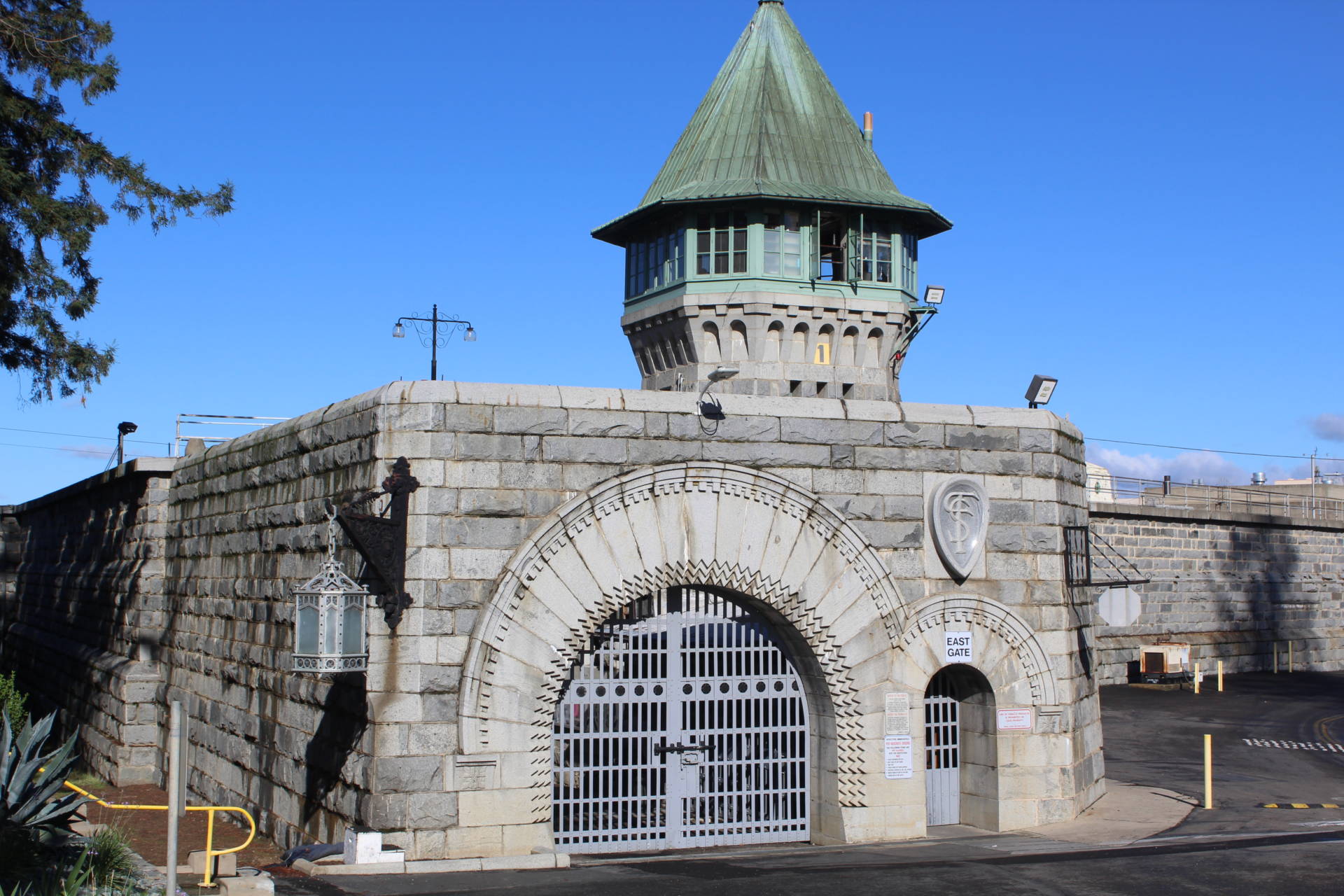 The Story of Johnny Cash's Unlikely Collaboration with a Folsom Inmate ...