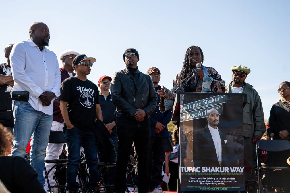 'Tupac Shakur Way' Unveiled in Oakland as Rap Icon Gets His Own Street ...