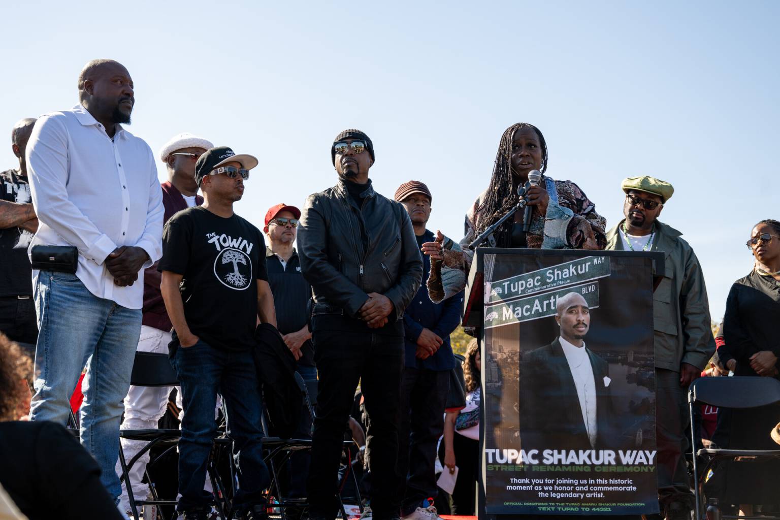 'Tupac Shakur Way' Unveiled in Oakland as Rap Icon Gets His Own Street ...