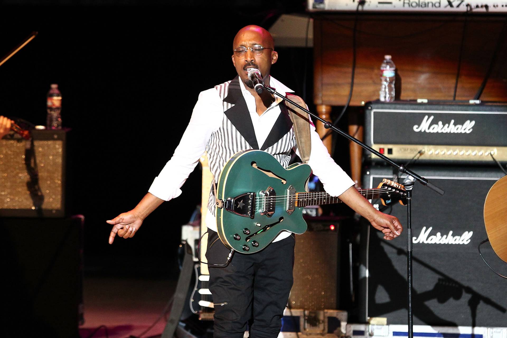 D’Wayne Wiggins, Legendary Oakland Musician and Mentor, Dies at 64 | KQED