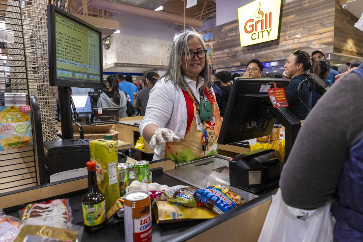 The Bay Area’s Hottest Dance Parties Are at a Filipino Supermarket | KQED